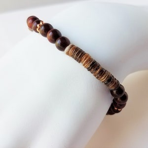 Tagnipis Shell and Cherry Wood Stretchy Bracelet - Fits 6.5 to 7 Inch ...