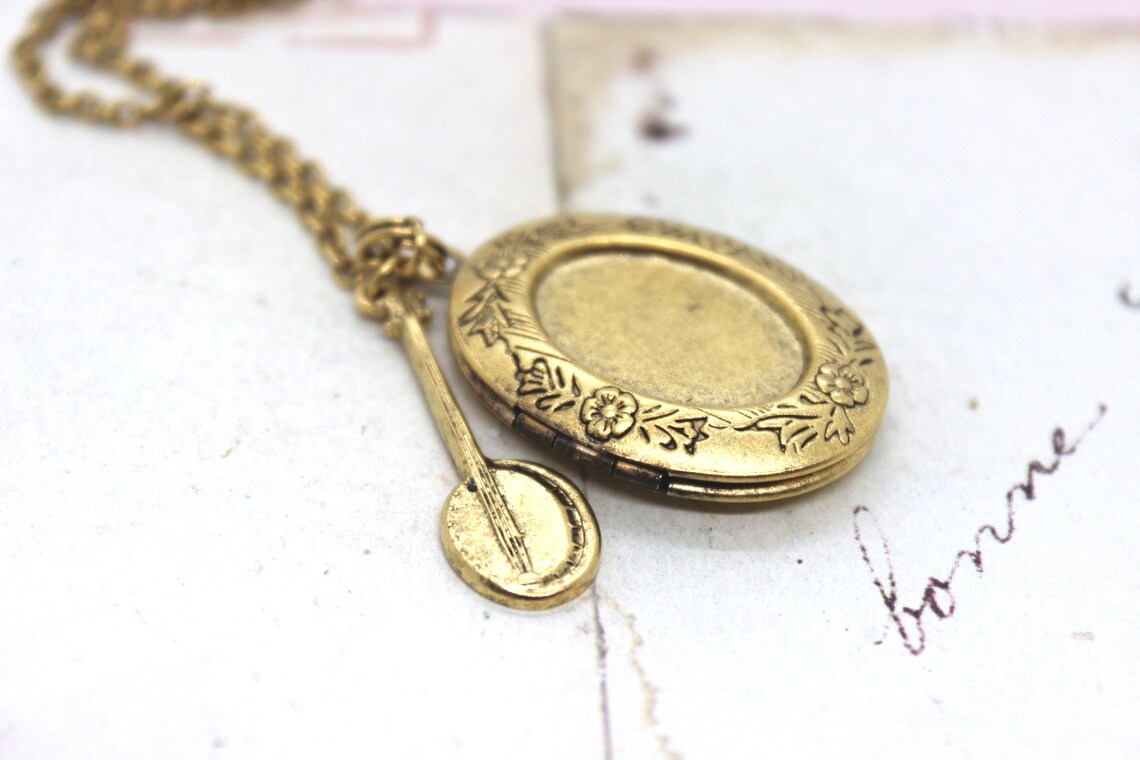 Banjo. Oval Locket Necklace. in Gold Ox Jewelry Floral - Etsy