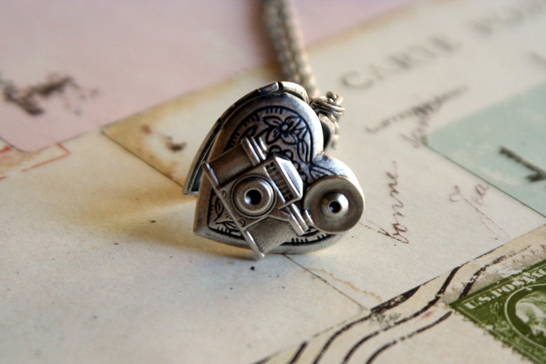Loves Photography. Camera Locket Necklace Jewelry - Etsy