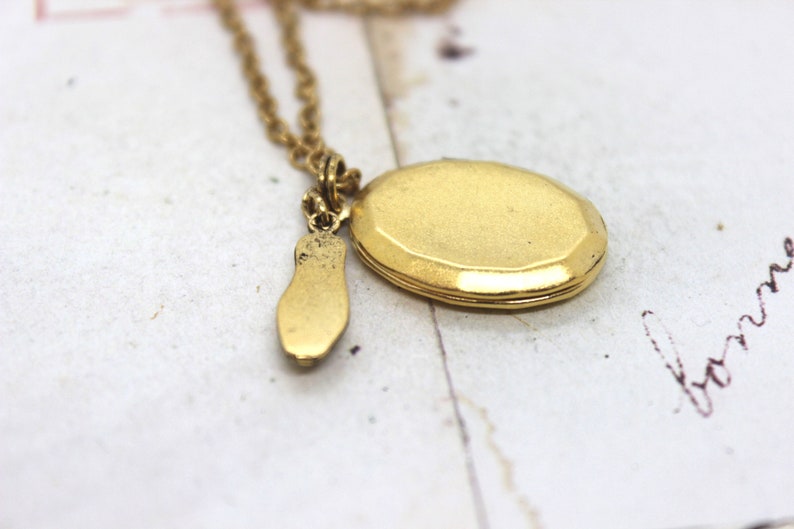Ballet Shoe. Oval Locket Necklace. Gold Ox Jewelry - Etsy