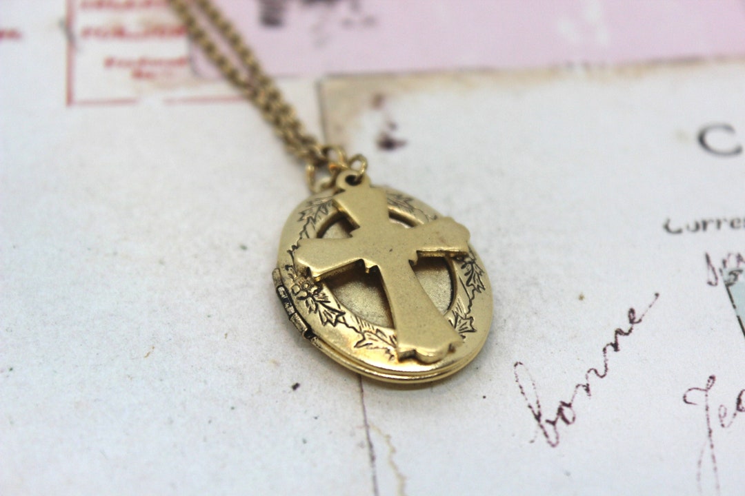 Cross. Oval Locket Necklace. in Gold Ox Jewelry - Etsy
