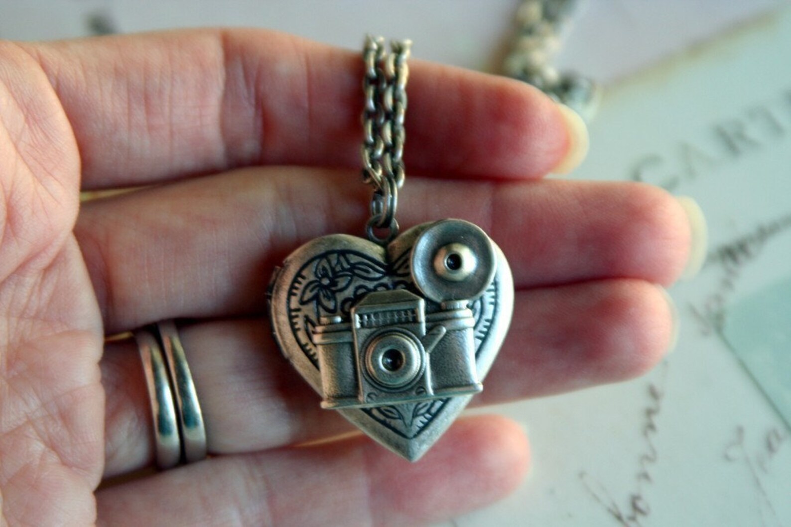 Loves Photography. Camera Locket Necklace - Etsy