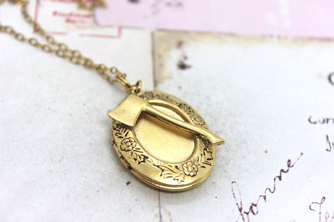 Axe Oval Locket Necklace. in Gold Ox Jewelry Floral - Etsy