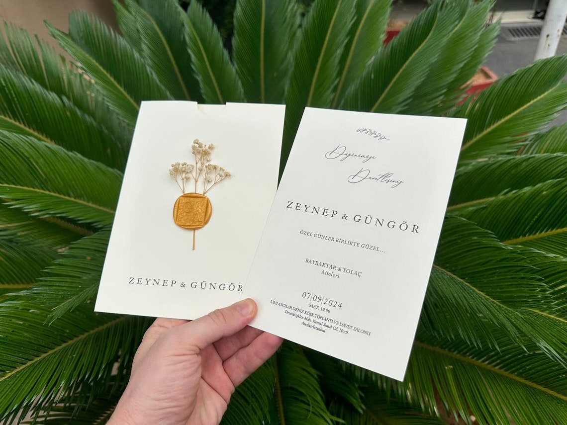 Elegant Rounded Shape Wedding Invitation With Embossed Card and ...