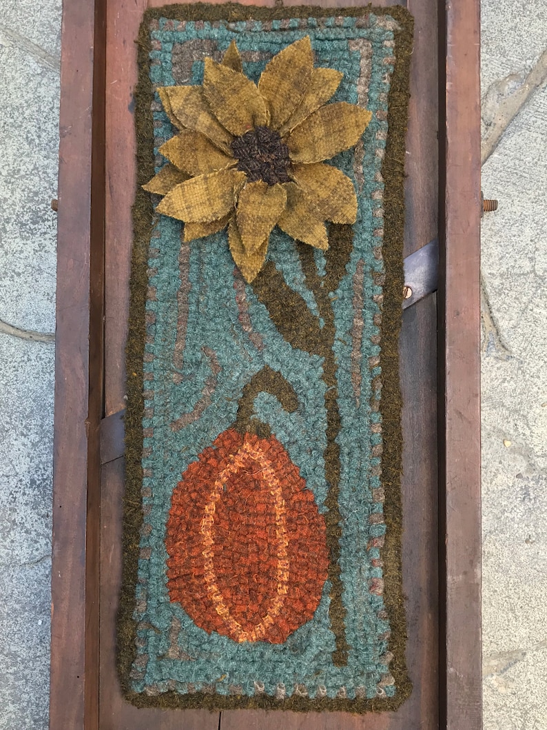Hooked Rug Pattern Pumpkin Proddy Flower on Linen - Etsy