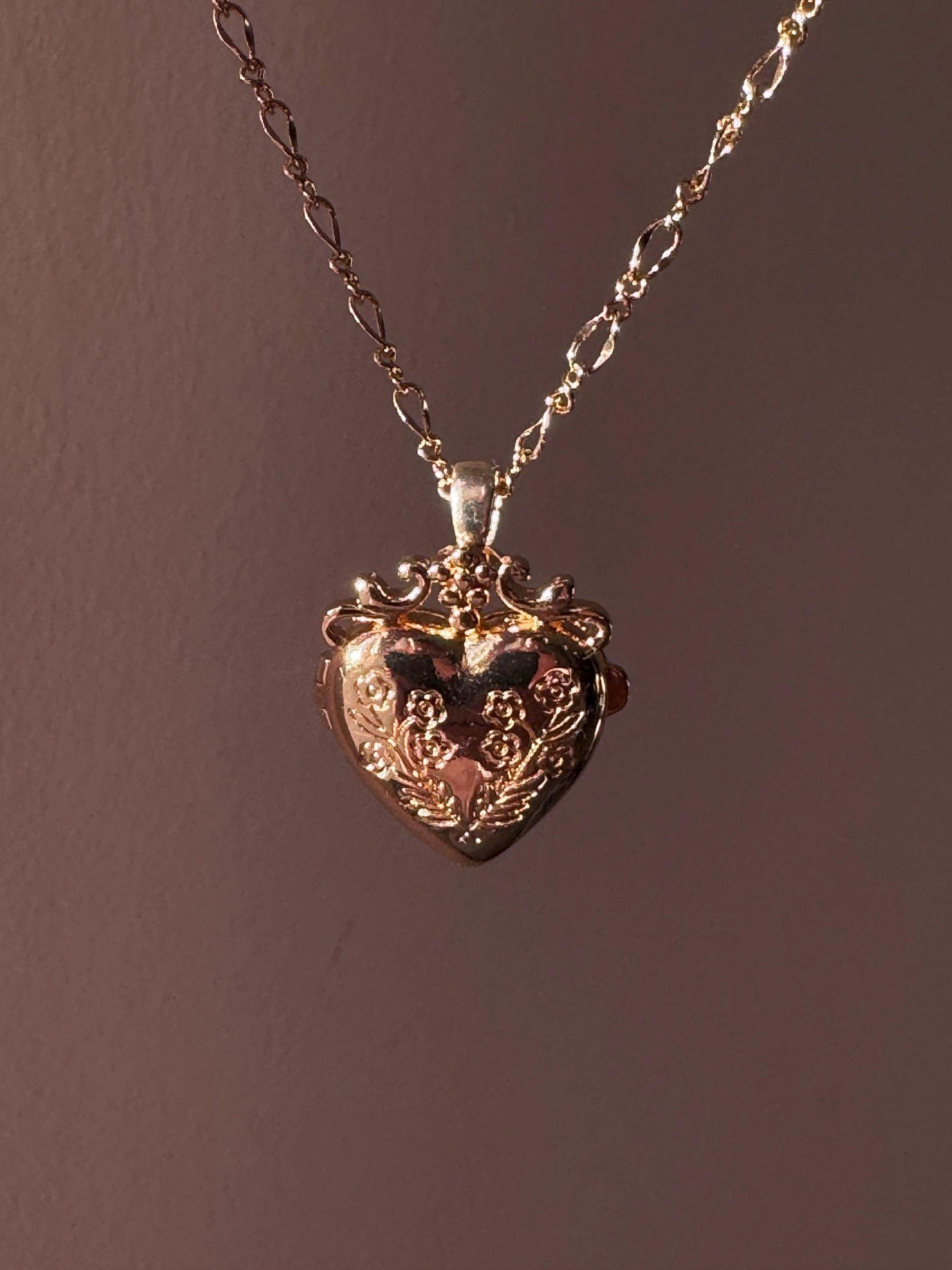 Vintage Open Heart Locket With Intricate Floral Details – 14K Gold ...