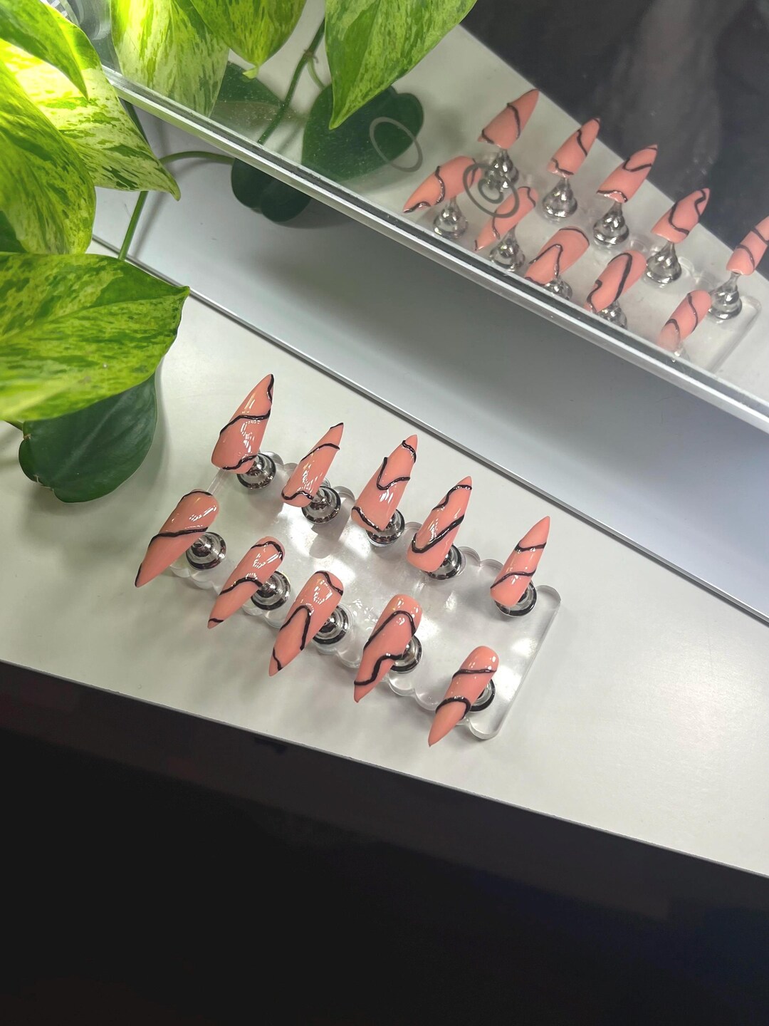 Endless Loop -3D Press on Nails Set - Etsy