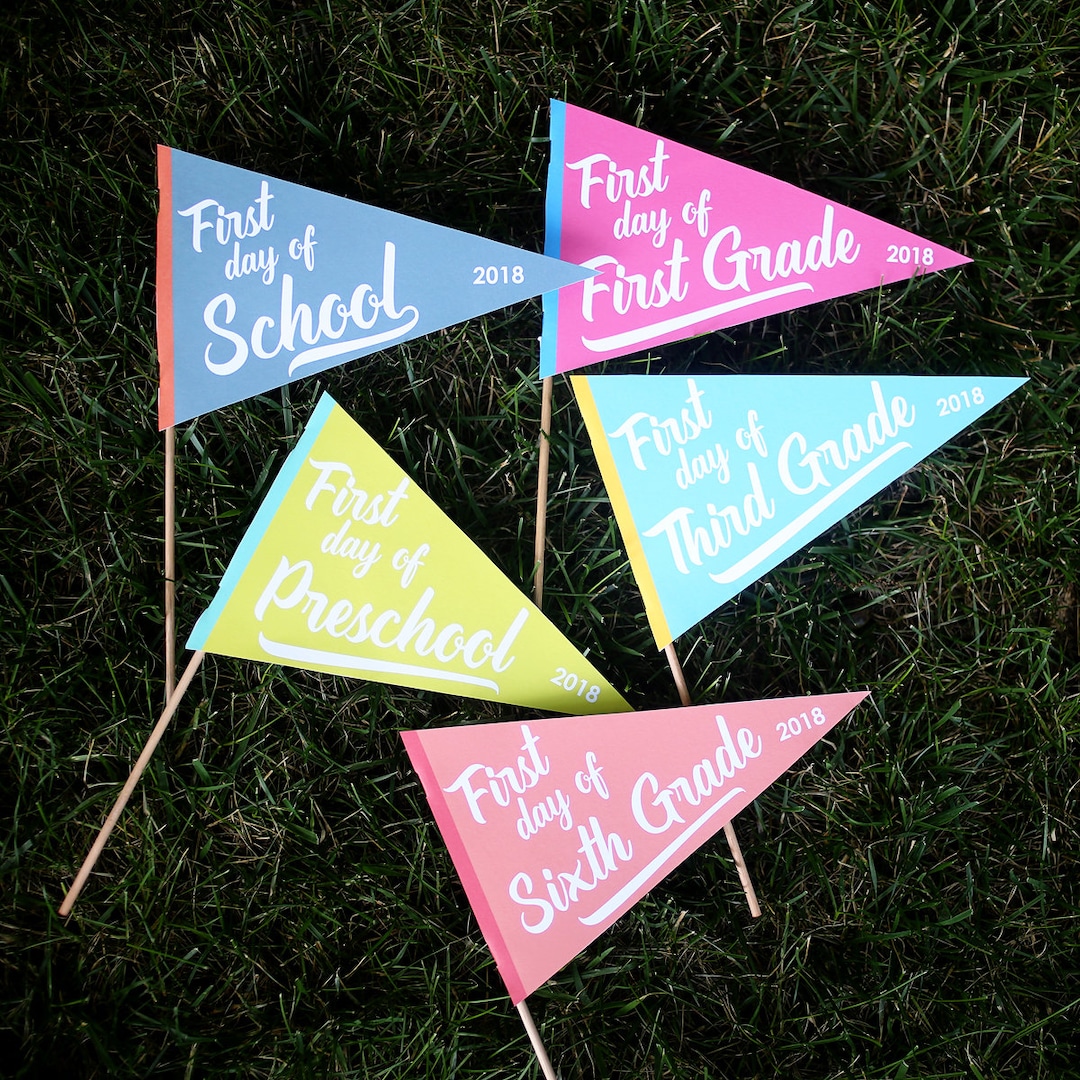 Printable Back to School Pennants for First Day of School Pictures ...