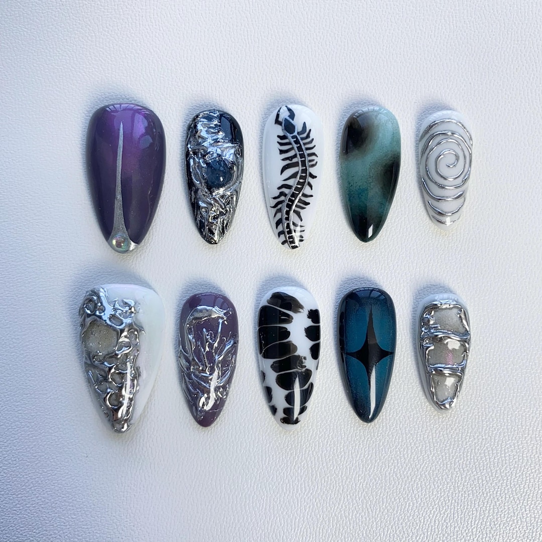 Centipede Gothic Press on Nails Short Almond Nails/halloween Nails ...
