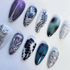 Centipede Gothic Press on Nails Short Almond Nails/halloween Nails ...