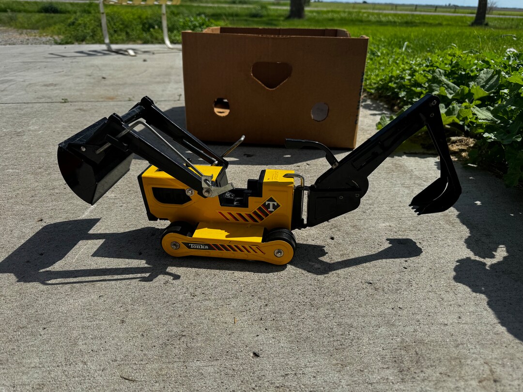 Vintage Tonka T-6 Front End Loader Backhoe Bulldozer Rubber Track ...