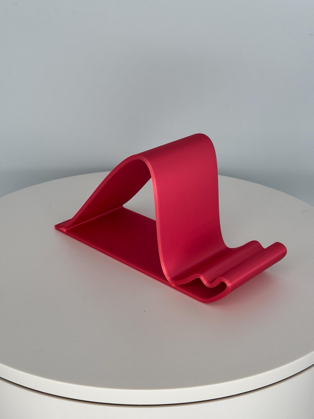 Minimalist Phone Stand Artistic Desk Organizer Modern Ribbon Phone ...