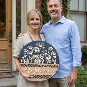 Custom Christmas Porch Sign, Round Wooden Welcome Plaque for Festive ...