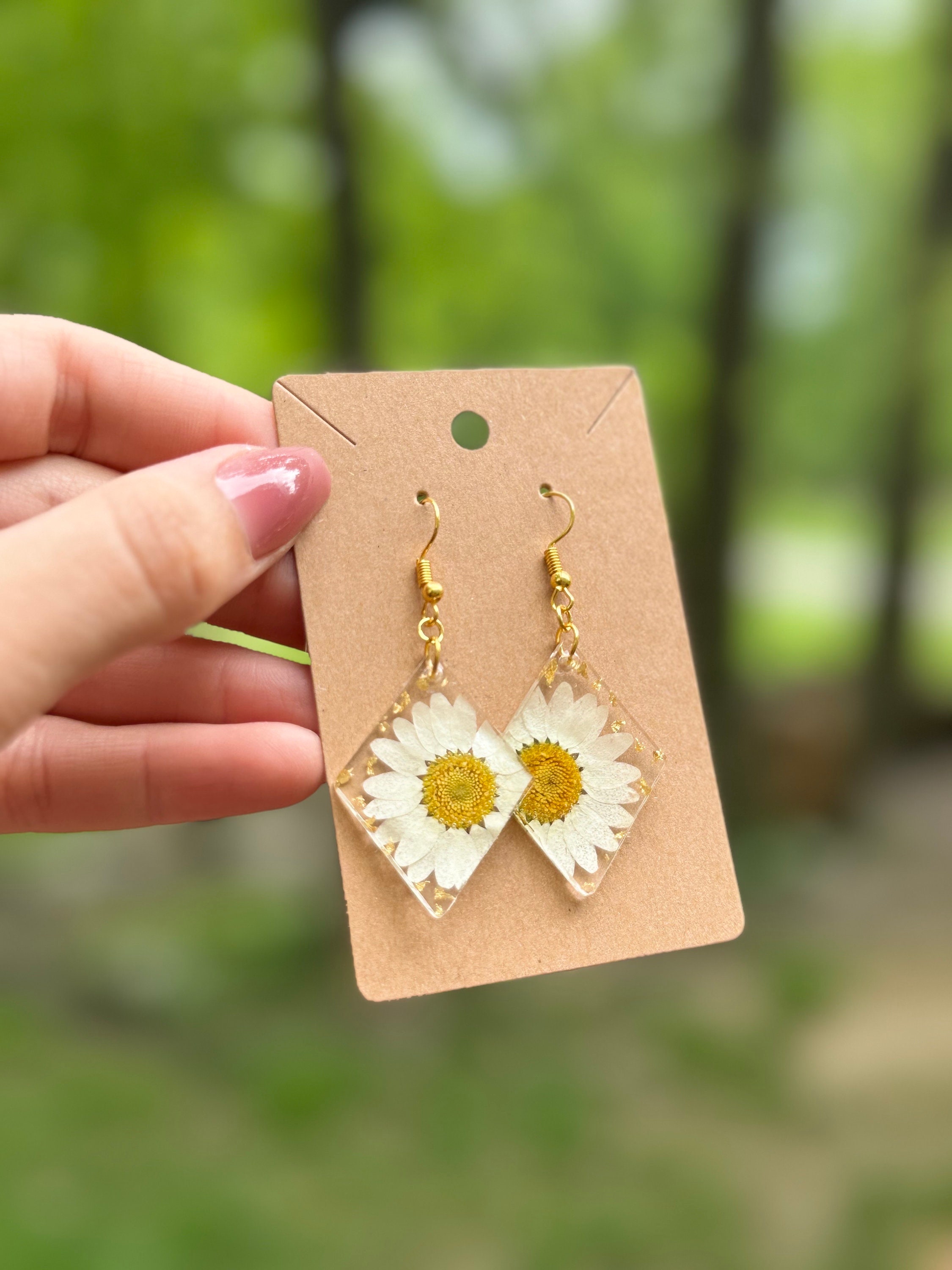 Real Dried Daisy Flower Earrings / Resin Dangle Earring / Pressed ...
