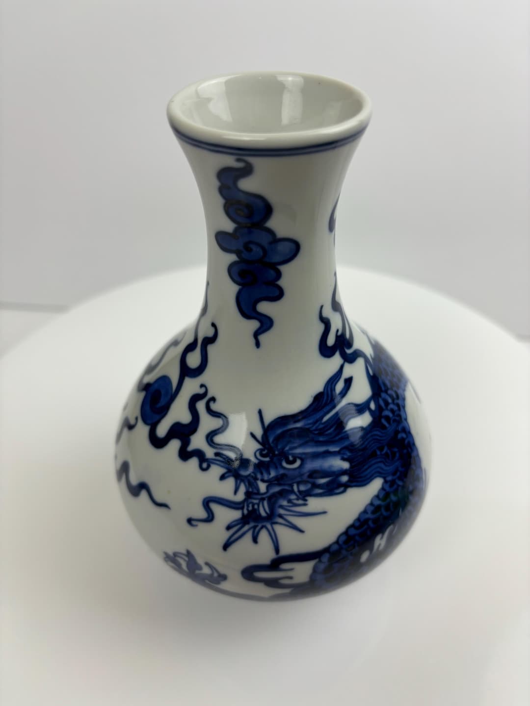 Hand Painted Japanese Vase With Superb Hand Painted Dragon Motif ...