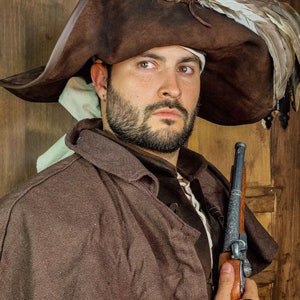 Distressed Leather Pirate Hat With Feathers – Captain Teague Cosplay - Etsy