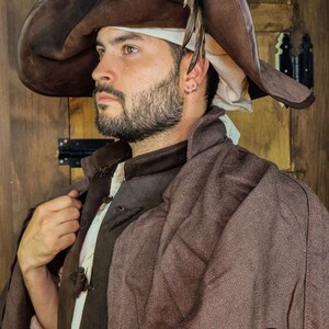 Distressed Leather Pirate Hat With Feathers – Captain Teague Cosplay - Etsy