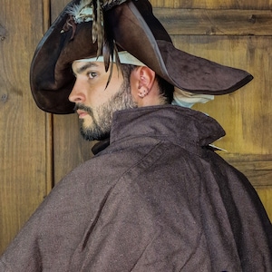Distressed Leather Pirate Hat With Feathers – Captain Teague Cosplay - Etsy