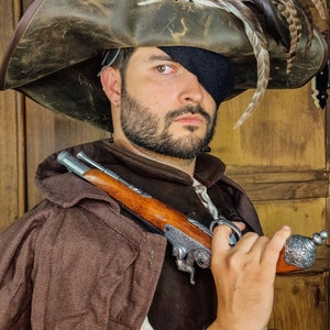 Distressed Leather Pirate Hat With Feathers – Captain Teague Cosplay - Etsy