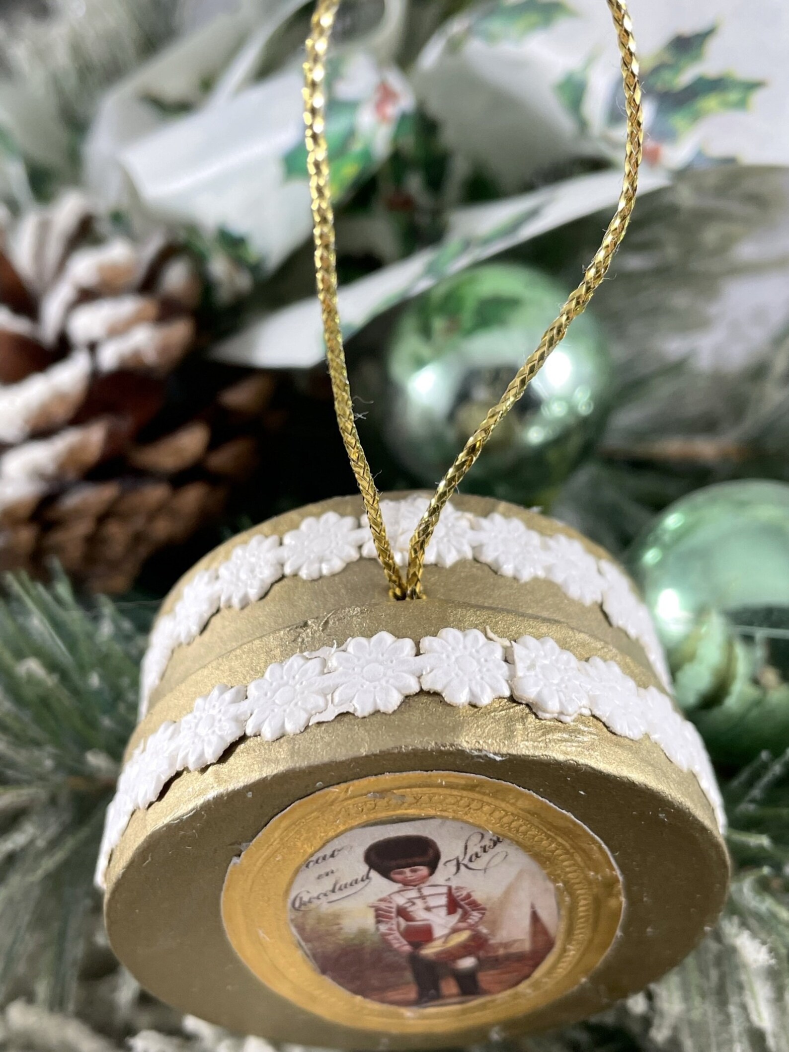 Small Vintage Style Paper Mache Confectionery/chocolate Box Ornament W ...