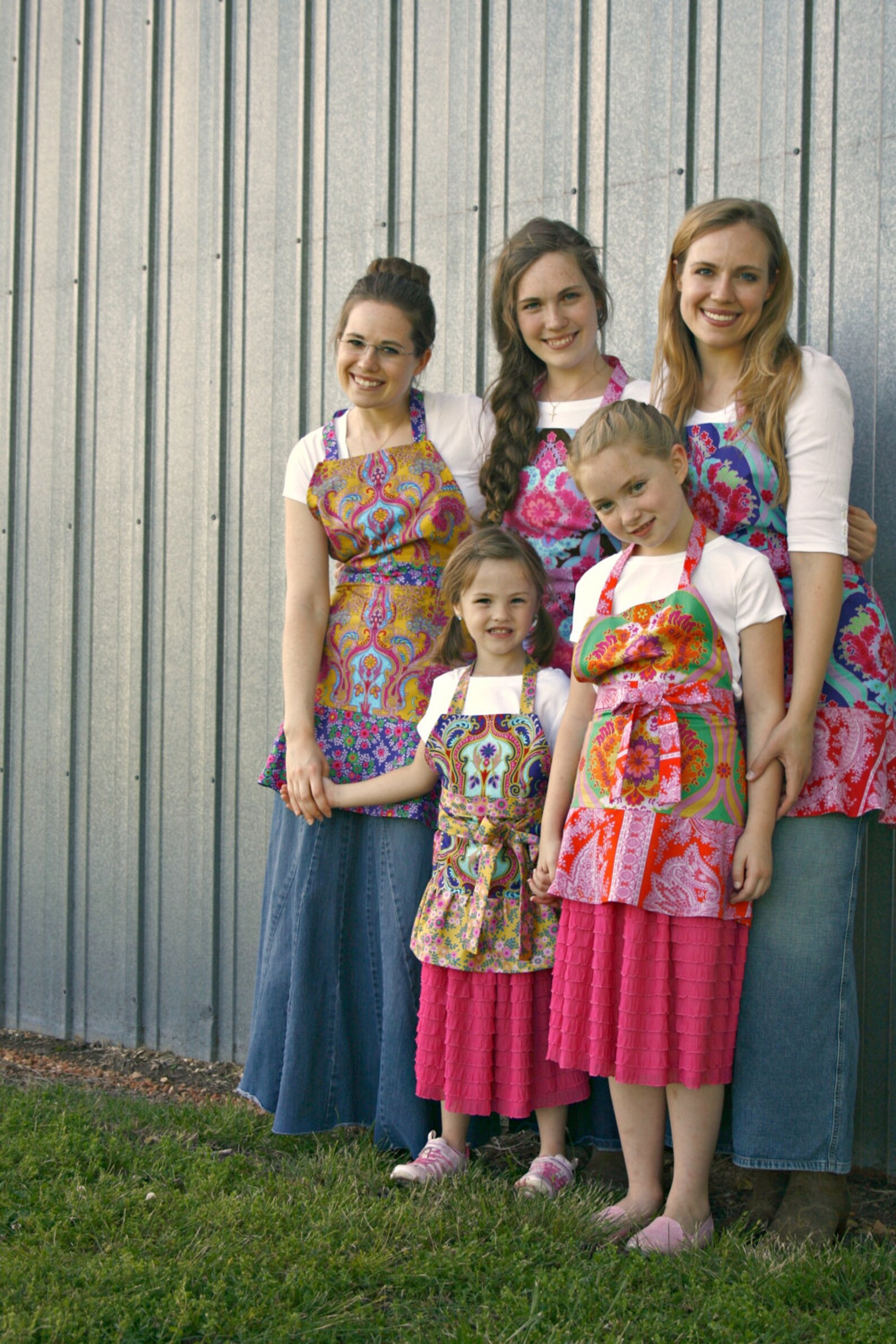 Little Chic Sisters Apron Pattern by Marie-madeline Studio (M074) - Etsy