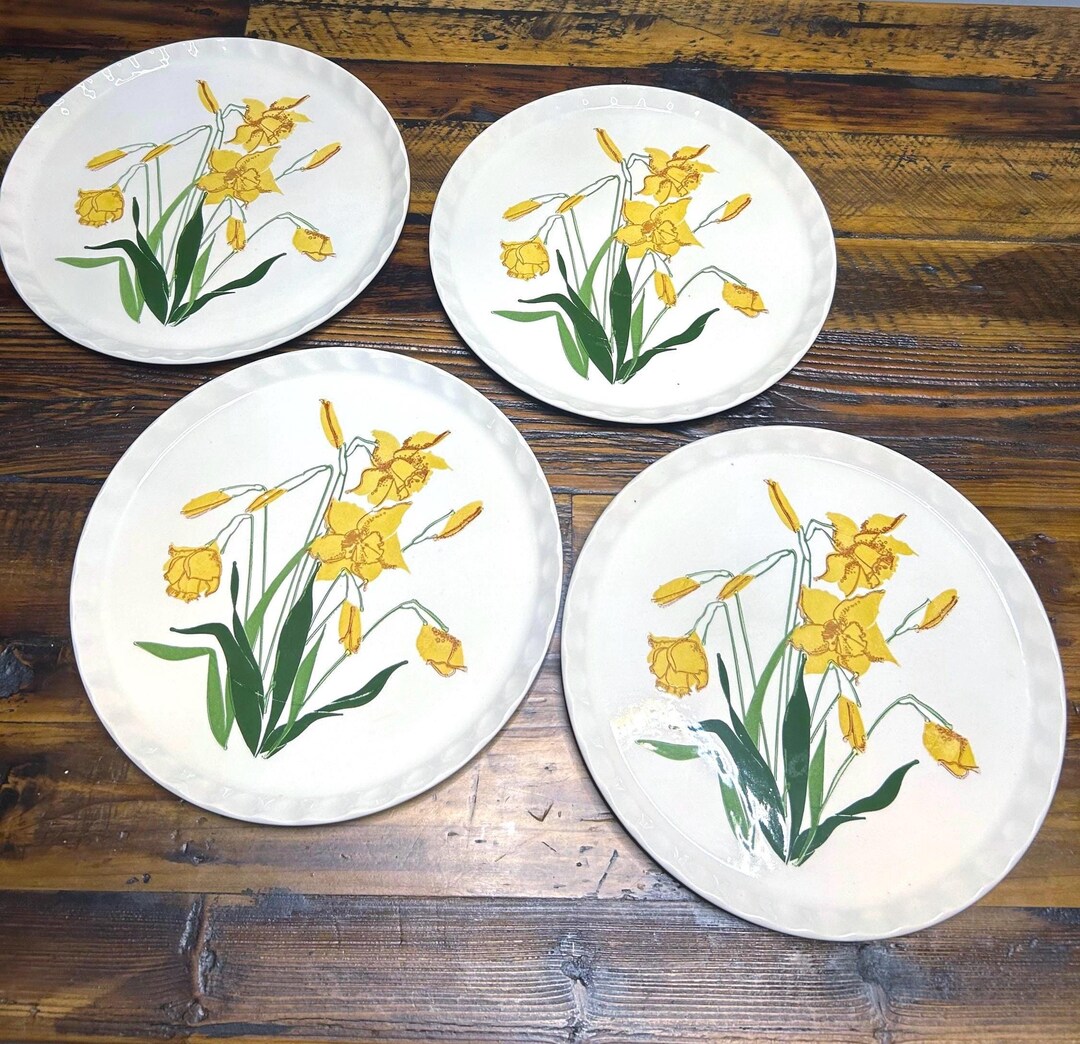 Vintage 1950s Daffodil Cake Plates: Handpainted Pie Crust Rim, Set of 4 ...
