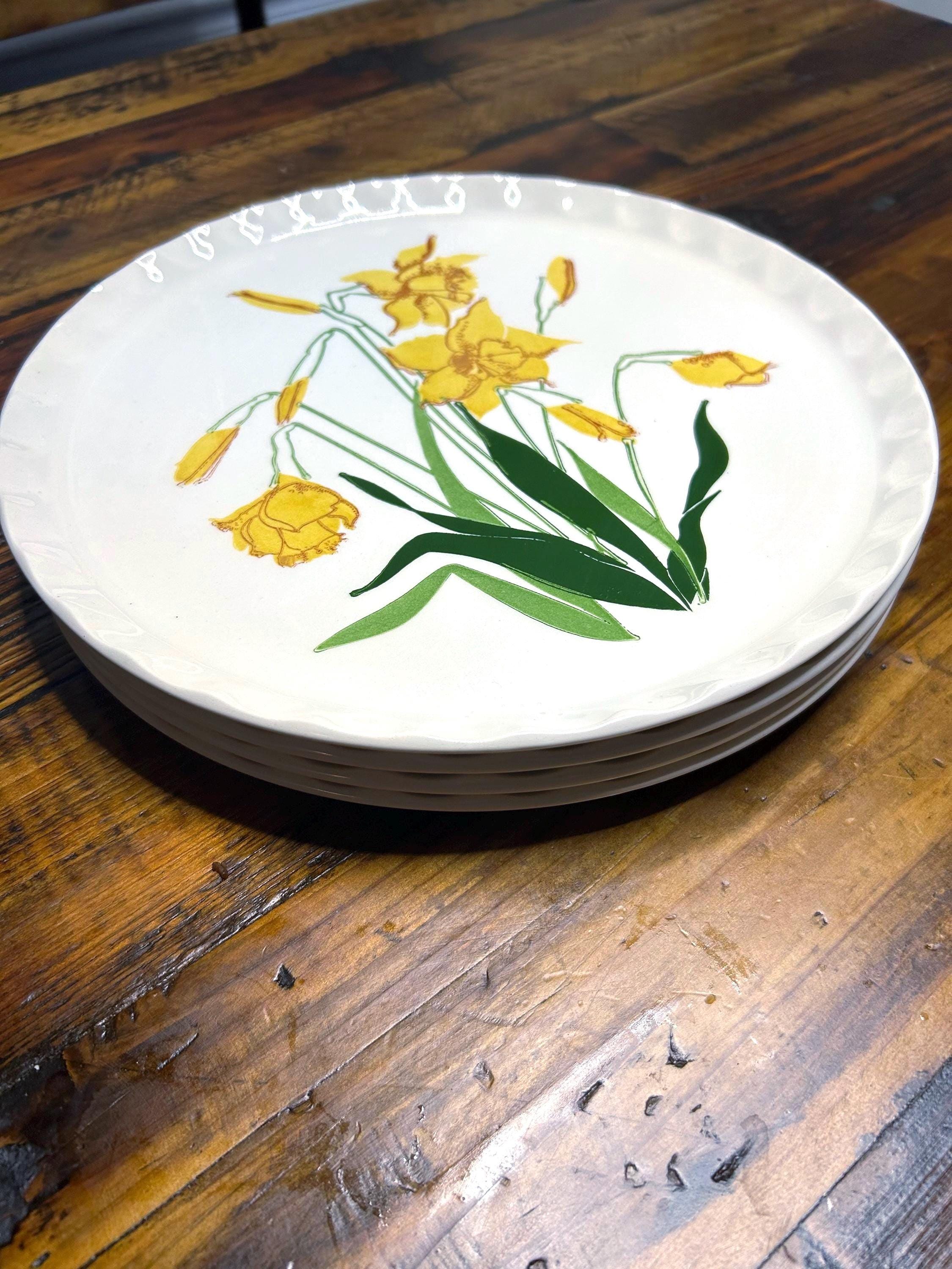 Vintage 1950s Daffodil Cake Plates: Handpainted Pie Crust Rim, Set of 4 ...