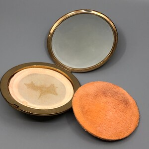 Elgin American Flapjack Powder Compact Monogrammed Lydia Star Leaf ...