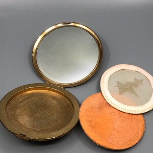 Elgin American Flapjack Powder Compact Monogrammed Lydia Star Leaf ...