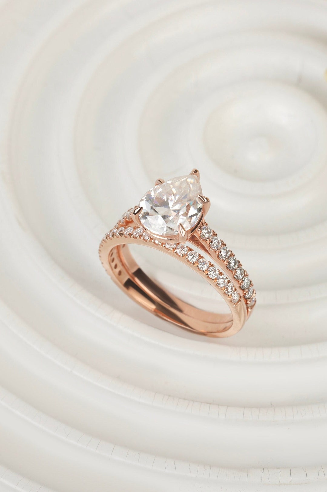 Pear Shaped Wedding Ring Set. Teardrop Bridal Rings. Pear Cut ...