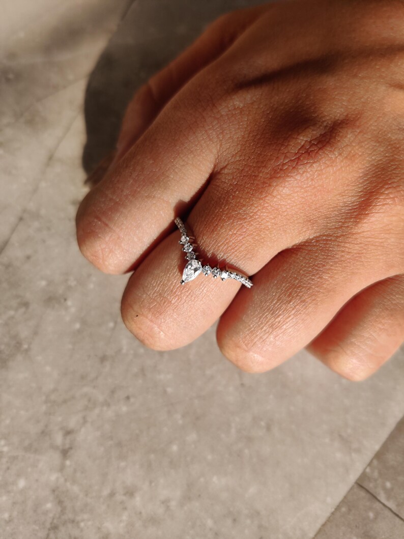 V Shaped Chevron Wedding Band for Her/half Eternity Band/pear and Round ...