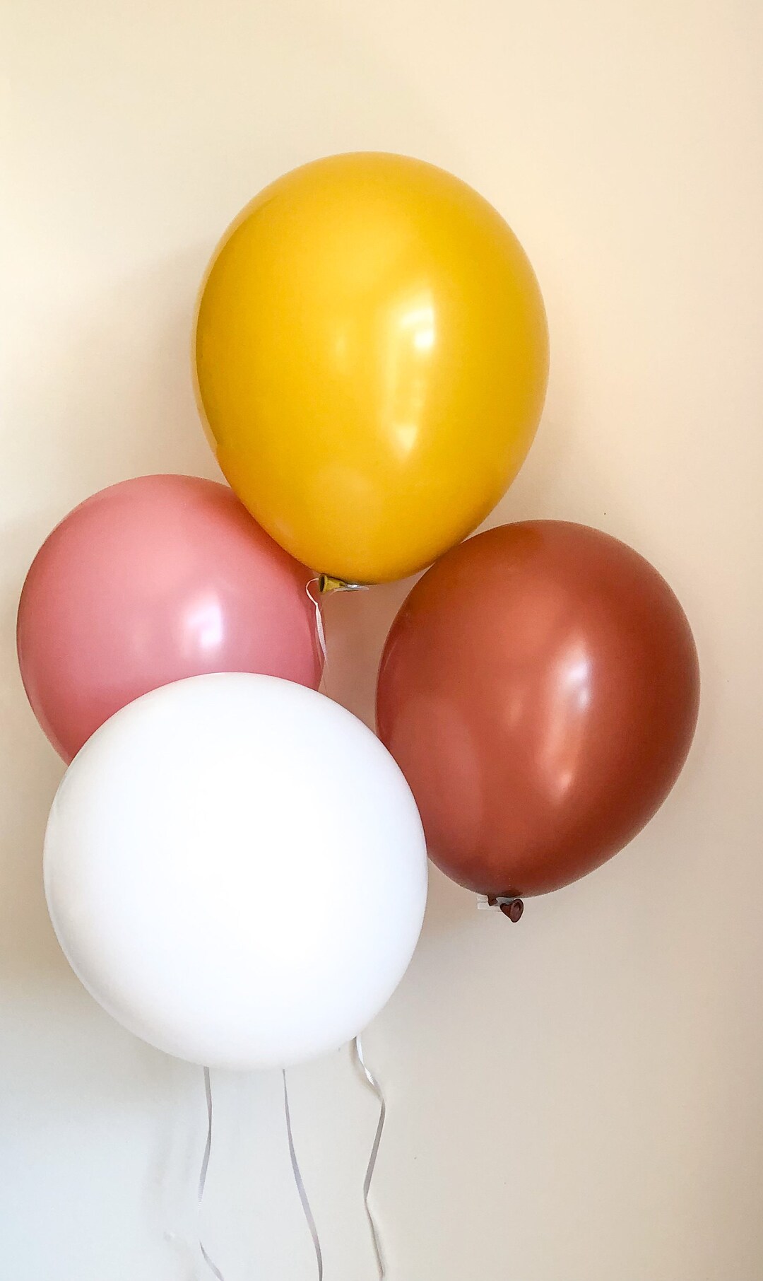 Groovy 11" Luxe Balloons-retro Party Decor, Balloons |retro Daisy Party ...