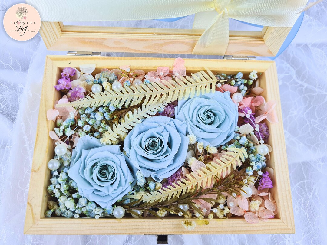 Glass Box Bouquet With Three Infinity Roses & Dried Flowers - Perfect ...