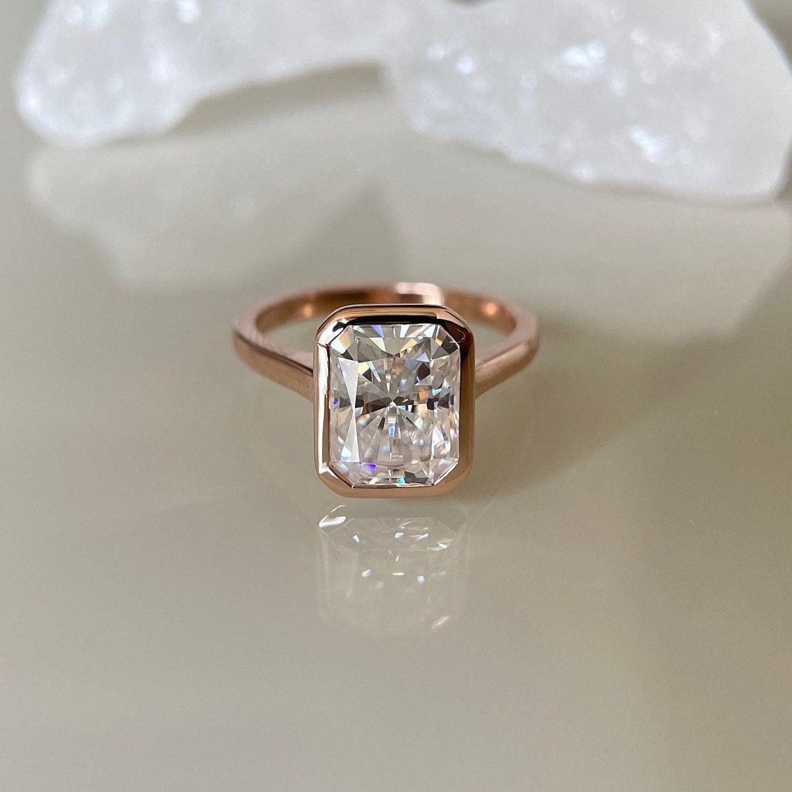 3.50 CT ラディアントカット モアッサナイト エンゲージリング 3.50 CT ラディアントカット モアッサナイト エンゲージリング