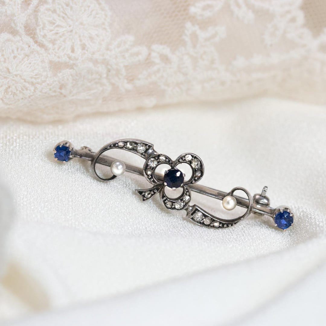 Broche victoriano de plata con zafiro, diamante y perla, con forma de ...