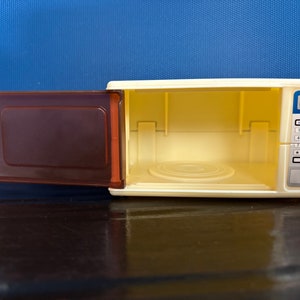 Barbie Mattel Vintage 1995 Yellow and Orange Microwave Oven. Good Used ...