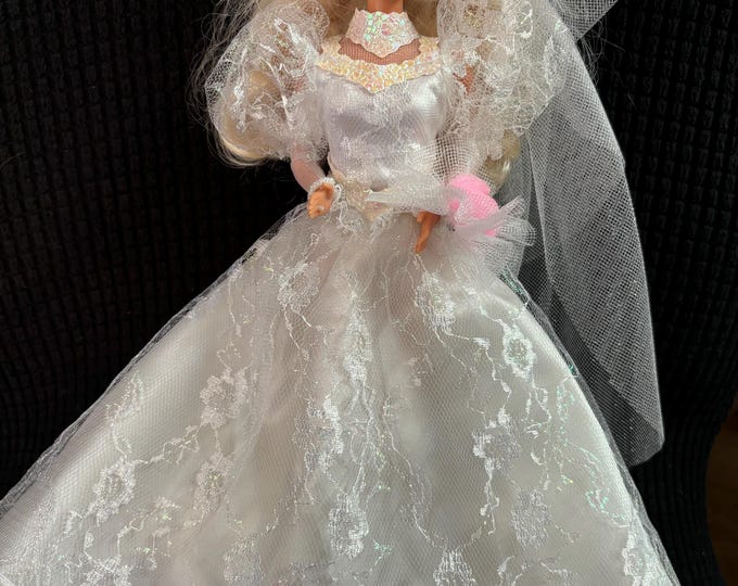 1989 Wedding Fantasy Barbie #2125. in EUC. Her Veil is Still Attached ...