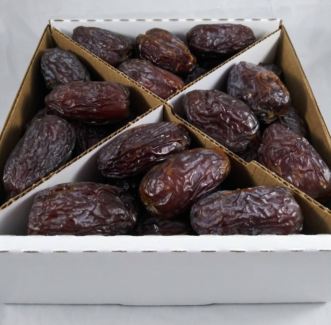 3 Lbs Fresh Whole Medjool Dates Gift Box - Etsy