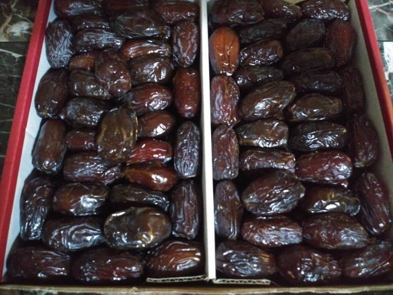 11 Lbs JUMBO Medjool Dates Gift Box / Fresh Dates / Premium - Etsy