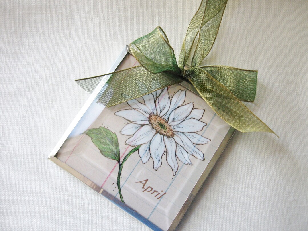 April Birth Month Flower - Daisy - Art Print - Small Space Art ...