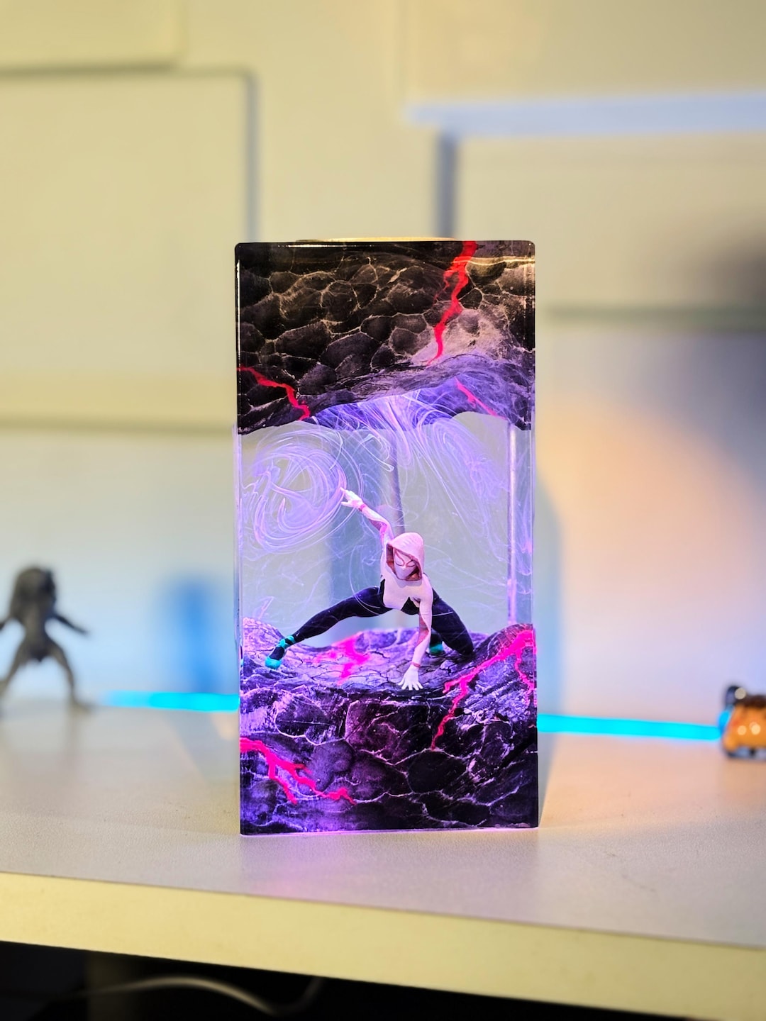Gwen Stacy Resin Lamp, Superhero Gifts , Strong Female Hero Lamp ...