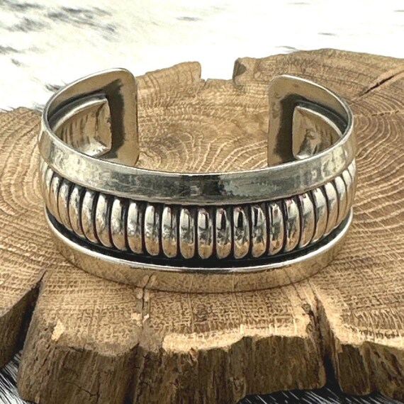 1980s Native American NAVAJO Sterling Silver Cuff Bra… - Gem