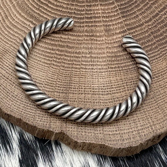 1990s Native American NAVAJO Sterling Silver Cuff Bra… - Gem