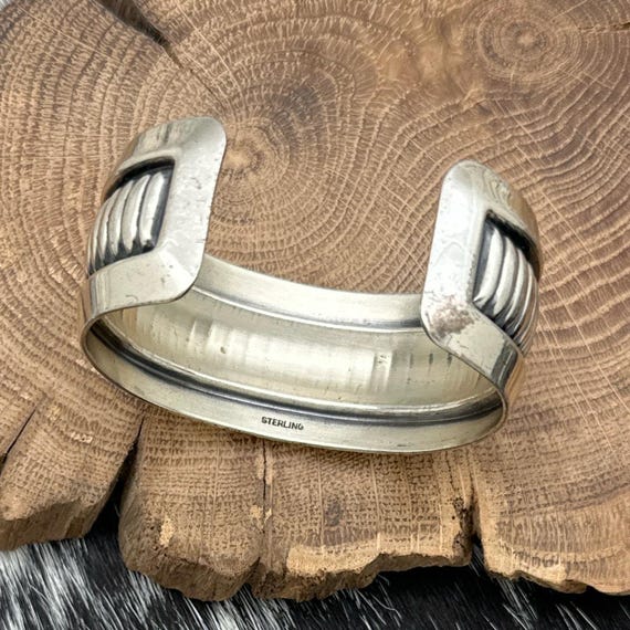 1980s Native American NAVAJO Sterling Silver Cuff Bra… - Gem