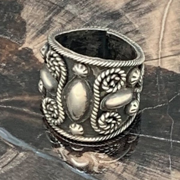 Repousse Ring - Etsy