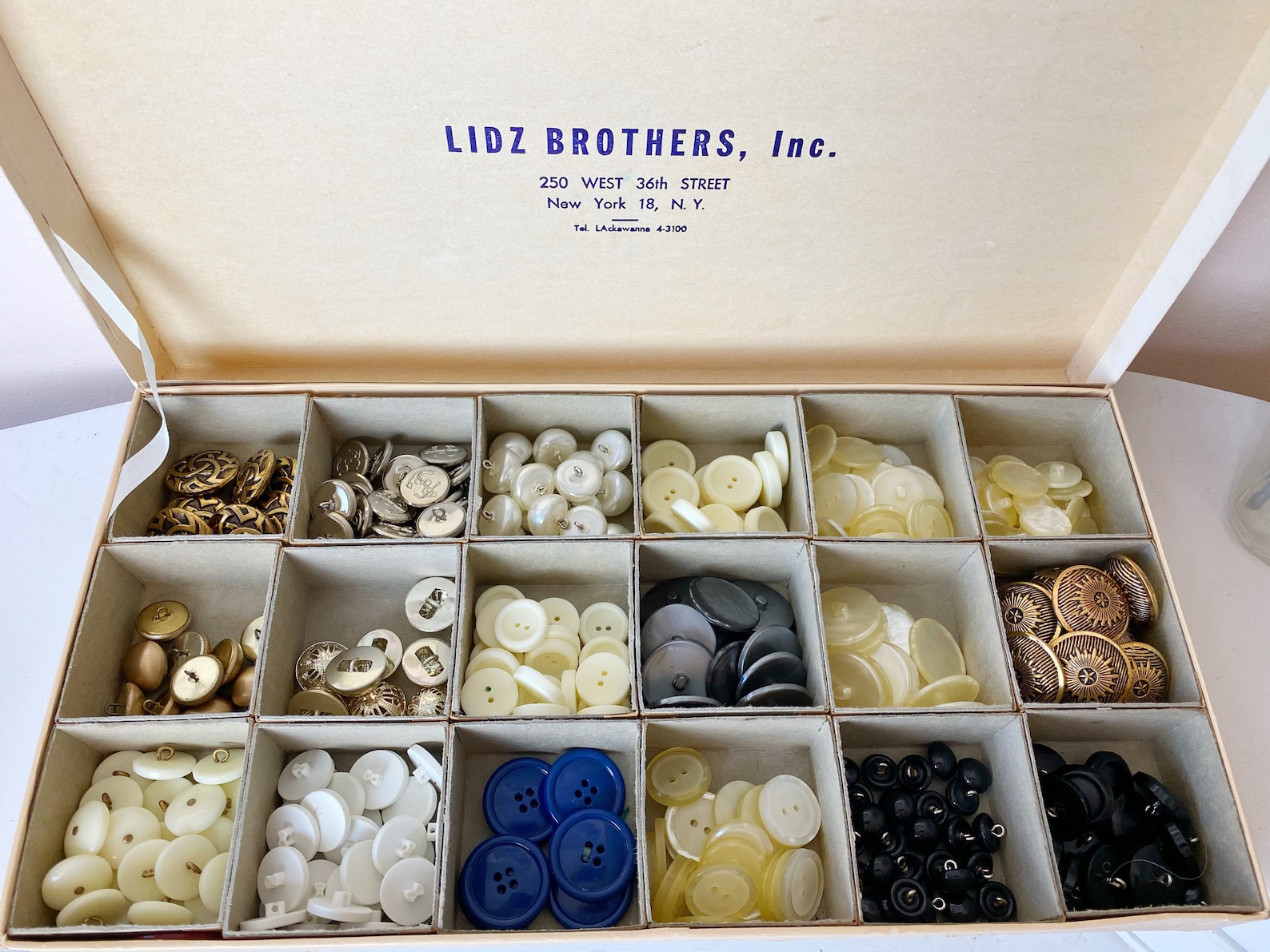 Vintage Lidz Brothers Button Set Original Display Box Salesman ...