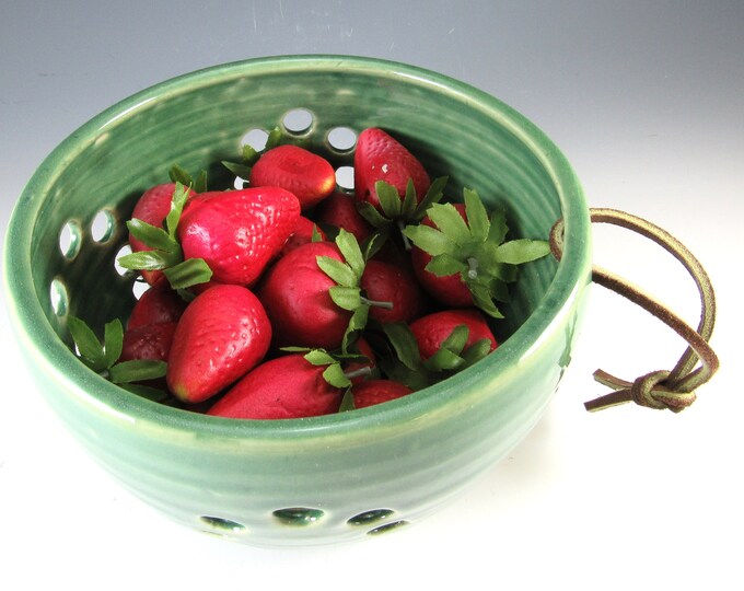 Pottery Berry Bowl / Colander / Fruit Strainer/berry Basket/fruit ...