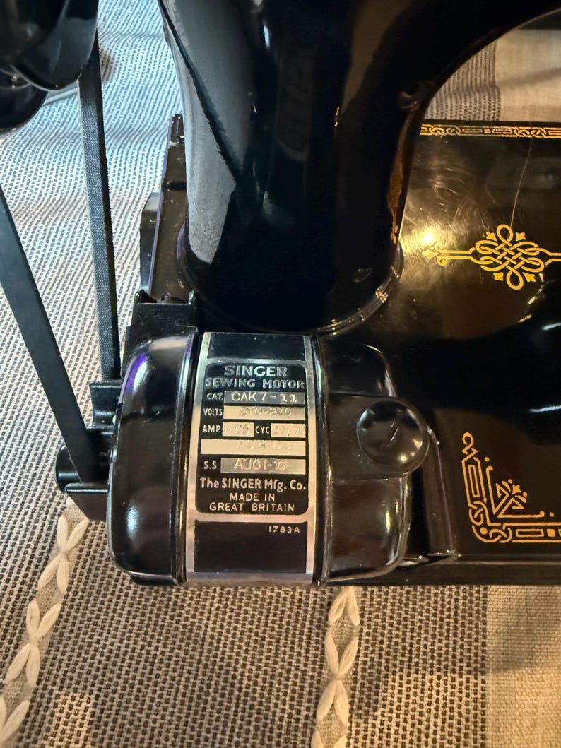 1946 Singer Featherweight 221k Sewing Machine - Serial AG697689 - Great ...