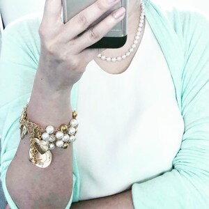 Rear Window Lisa Fremont Grace Kelly Bracelet in Pearl and Gold Charms ...