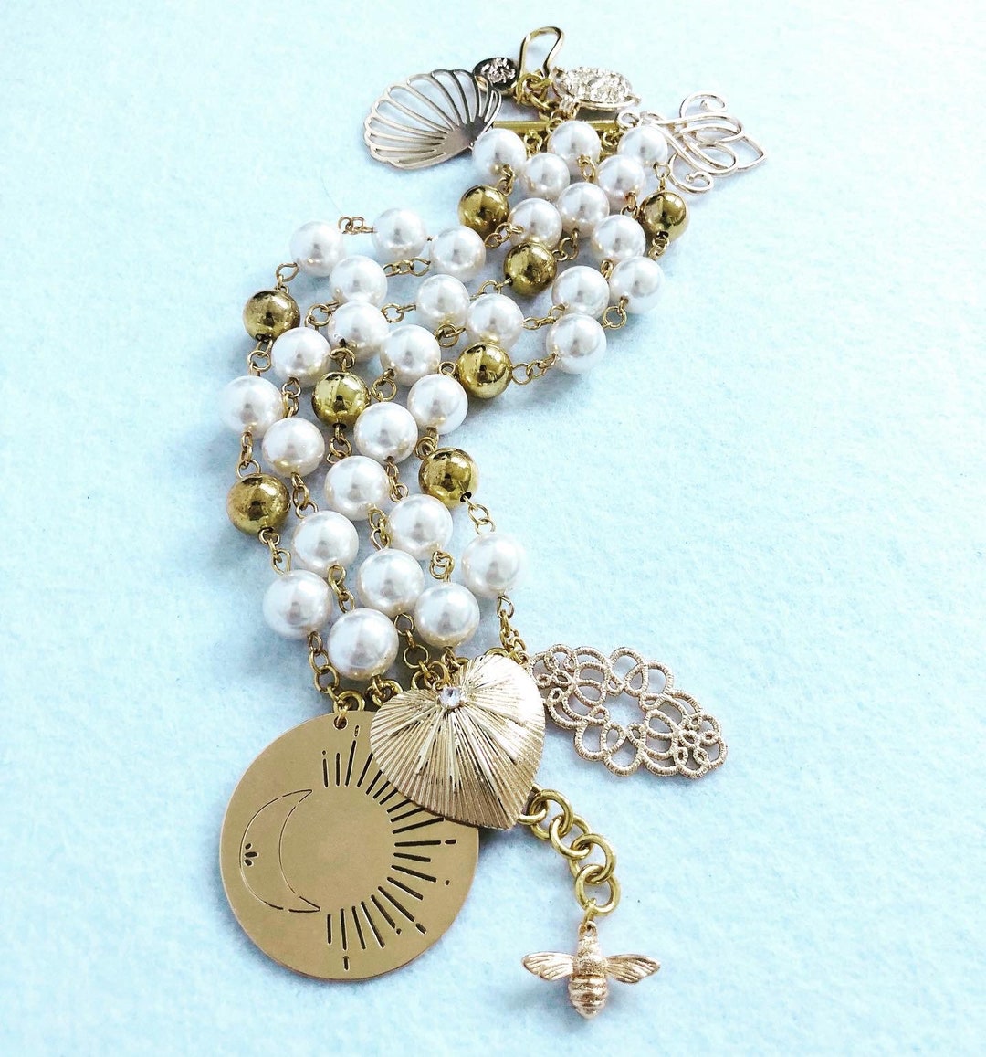 Rear Window Lisa Fremont Grace Kelly Bracelet in Pearl and Gold Charms ...